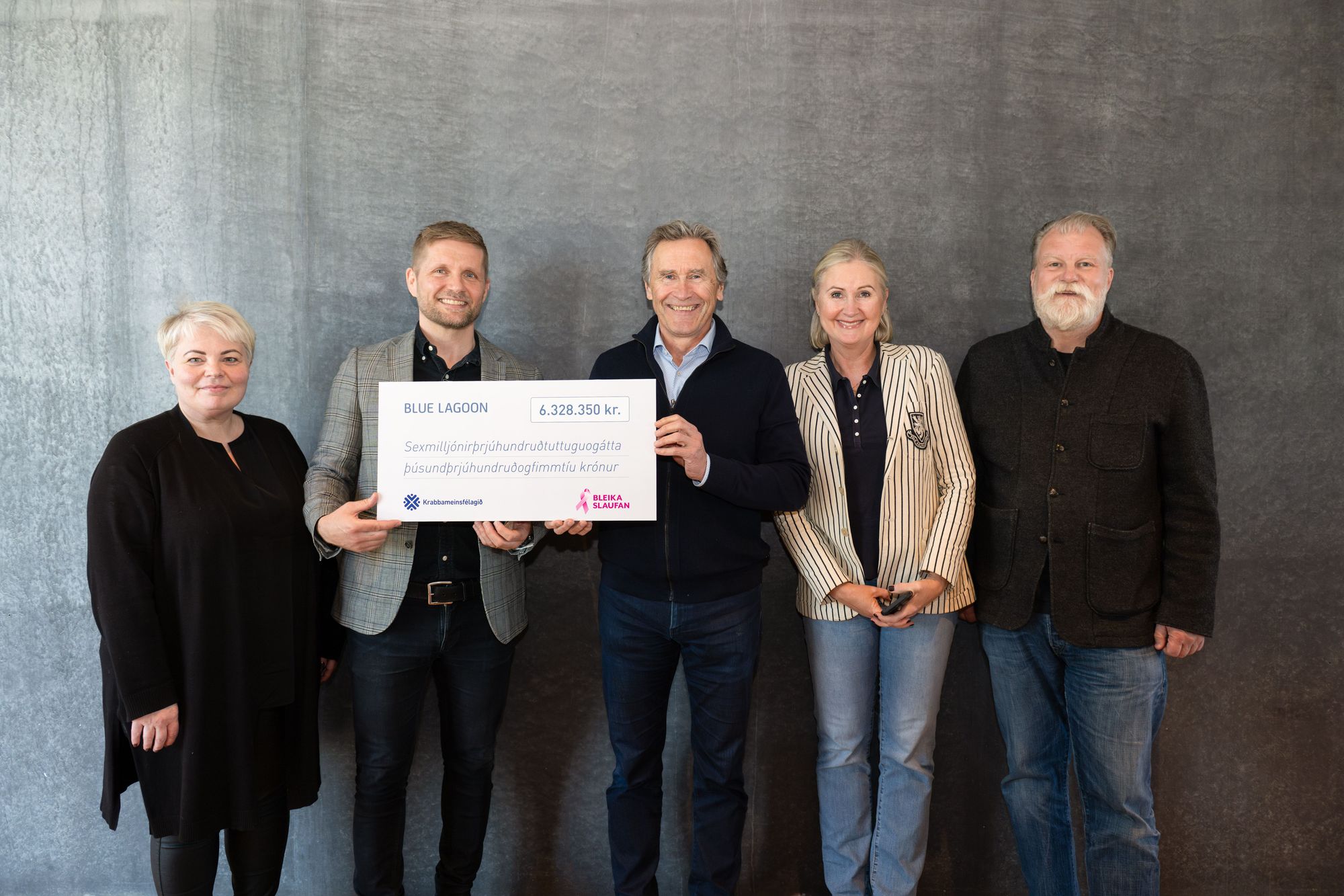 Bláa Lónið styrkir Vísindasjóð Krabbameinsfélagsins - Krabbameinsfélag ...