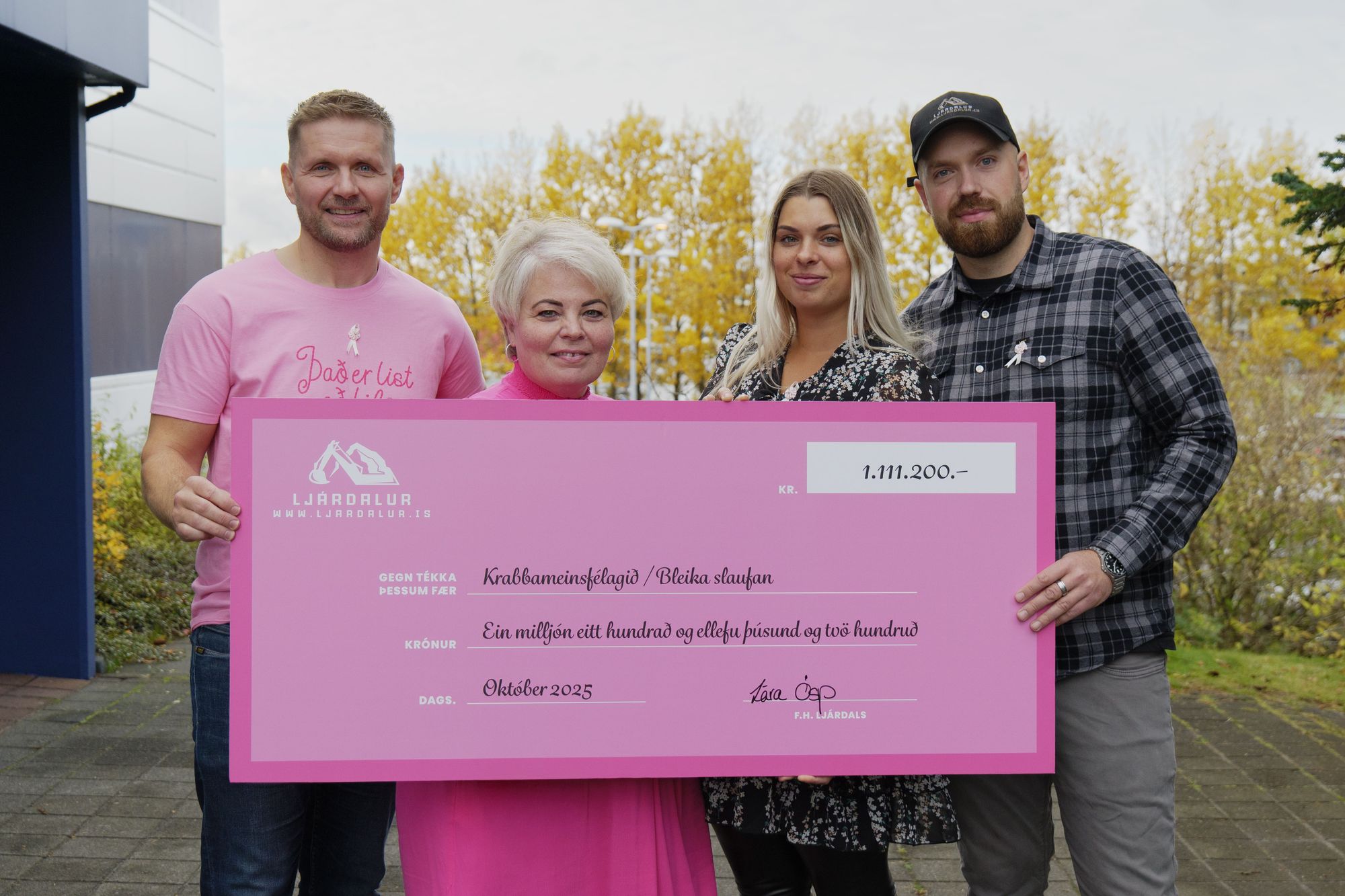 Skærbleik grafa til styrktar Bleiku slaufunni - Krabbameinsfélag Íslands